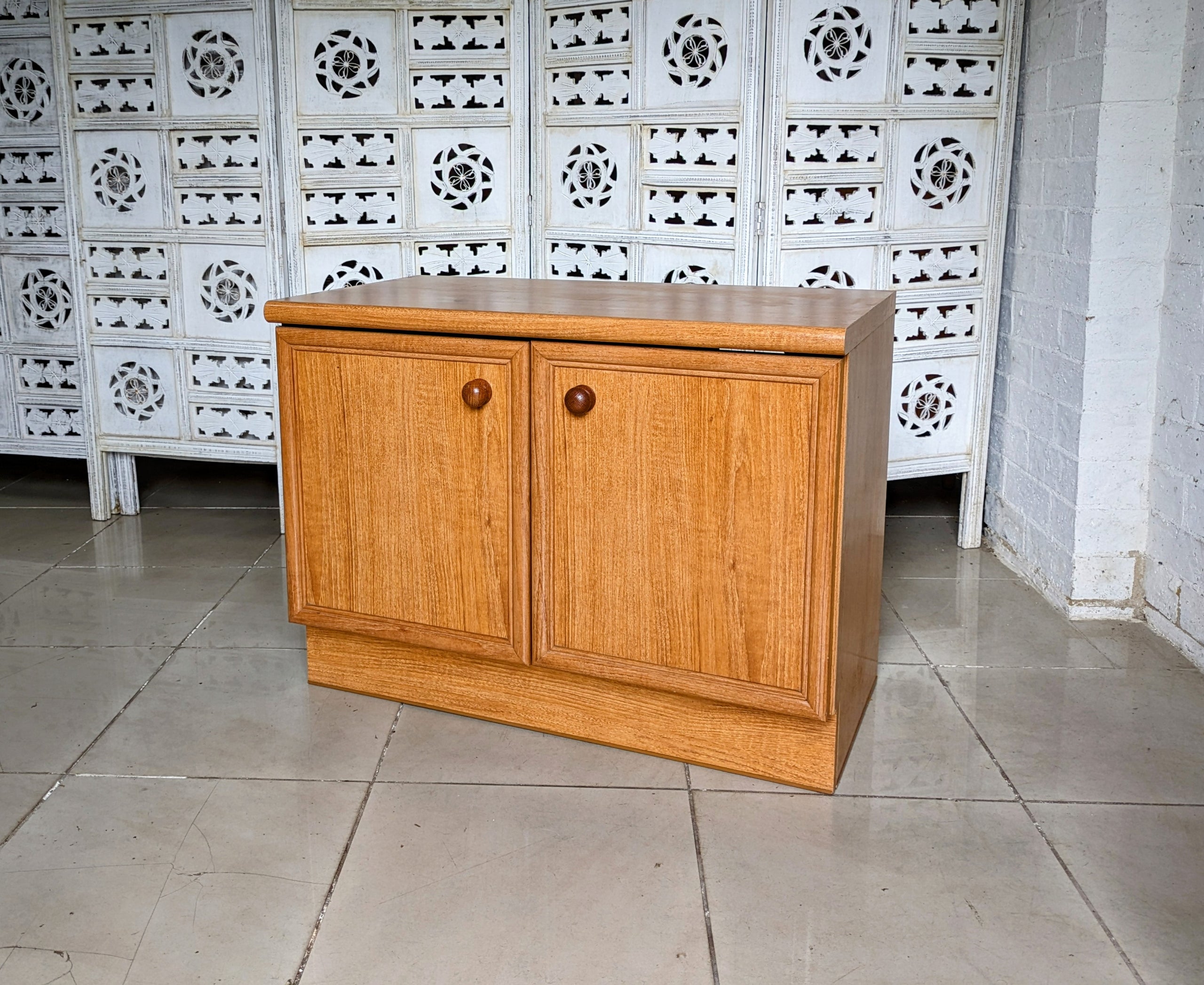 Schreiber Mid Century LP Cabinet | Mr Yesteryear